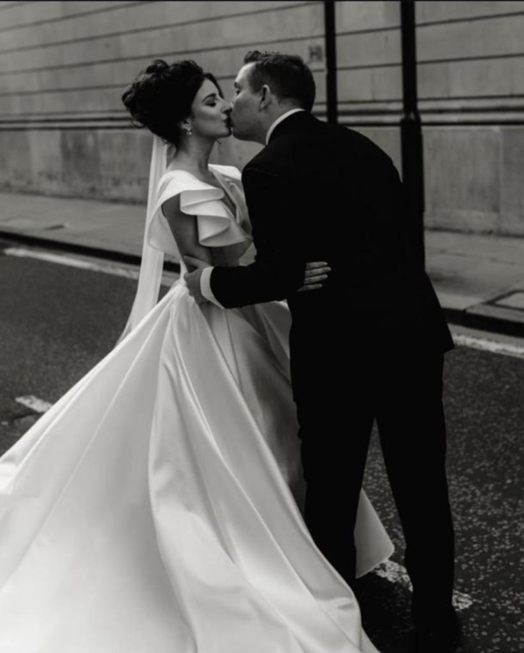 Are You a Mirror Mirror Bride?