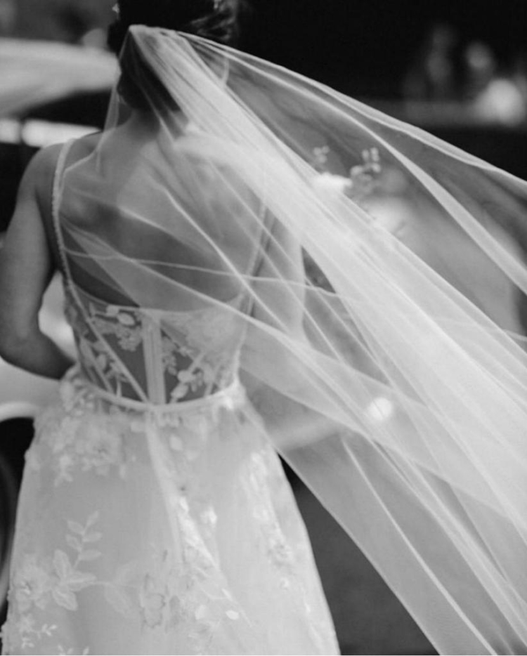 Are You a Mirror Mirror Bride?