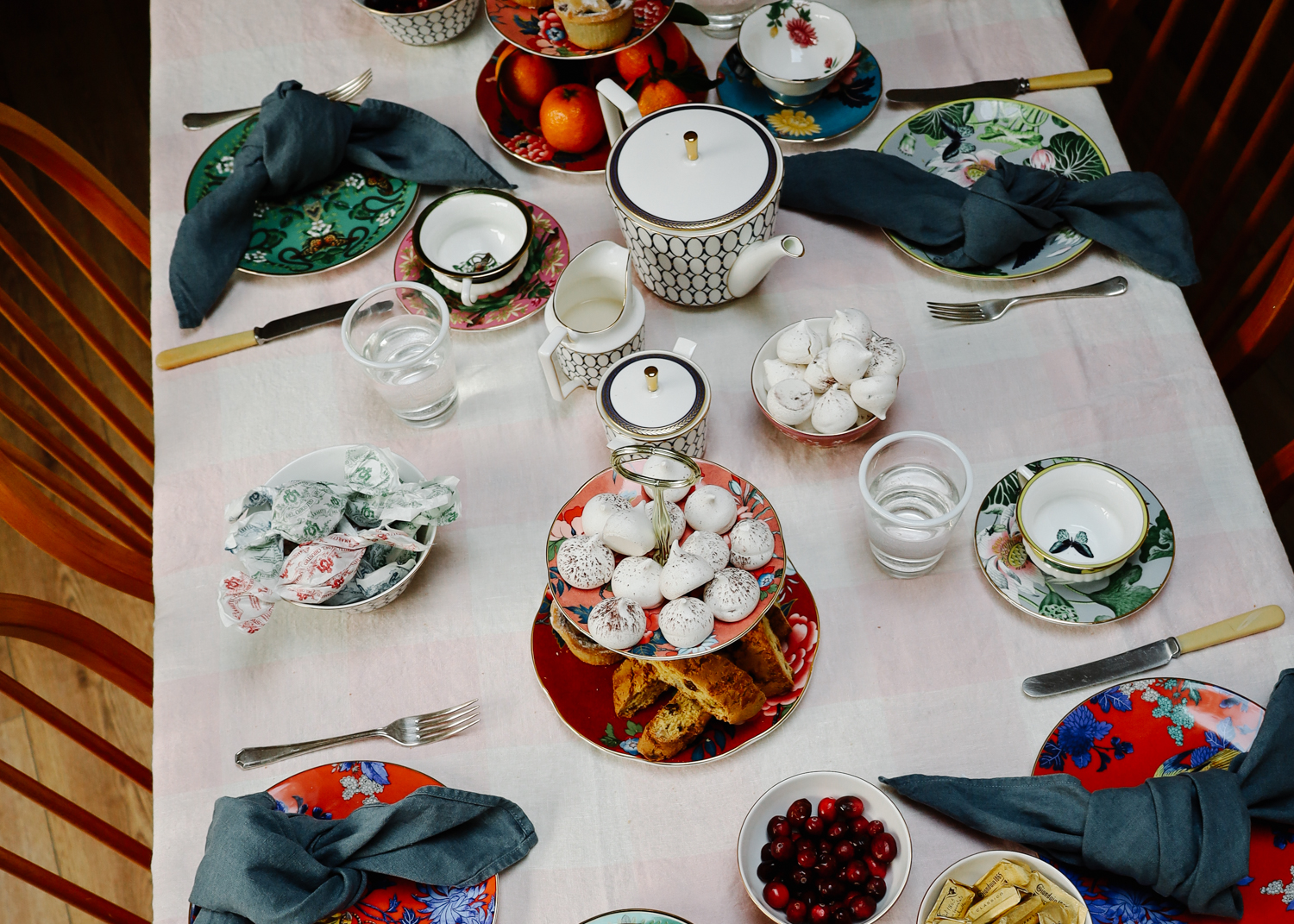 How To Use Mix-And-Match To Style Your Table This Christmas - The ...