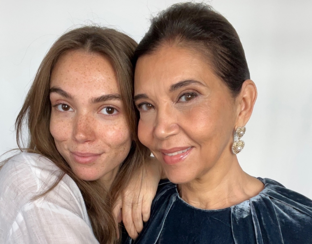 Mother Of The Bride Makeup In 12 Flawless Steps - The Wedding Edition