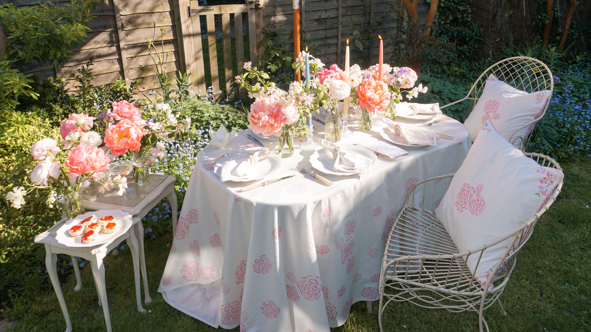 How To Set The Perfect Summer Tablescape - The Wedding Edition