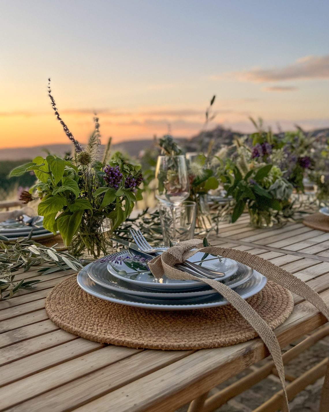 How To Set The Perfect Summer Tablescape - The Wedding Edition