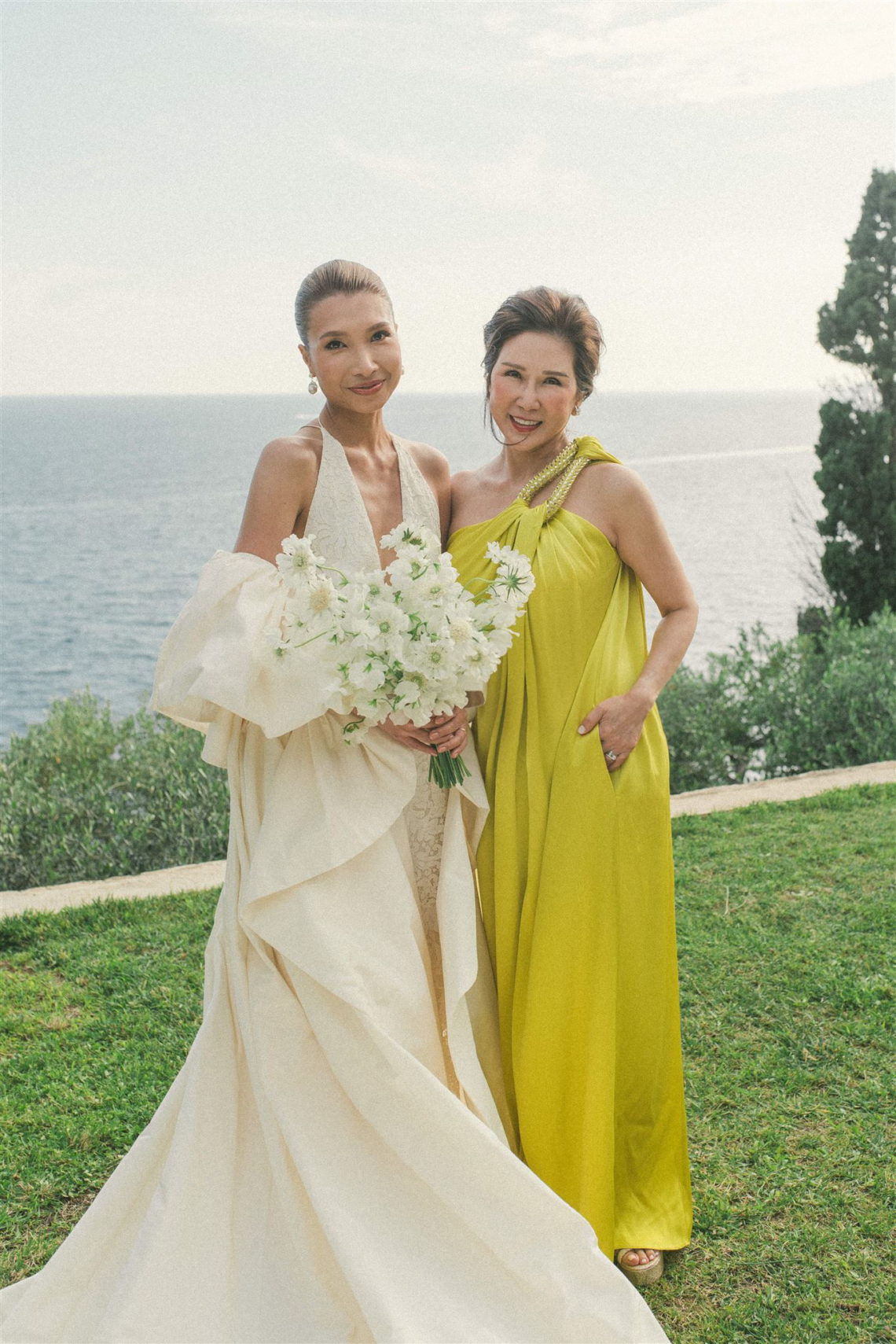 The Chicest Mother Of The Bride Outfits - The Wedding Edition