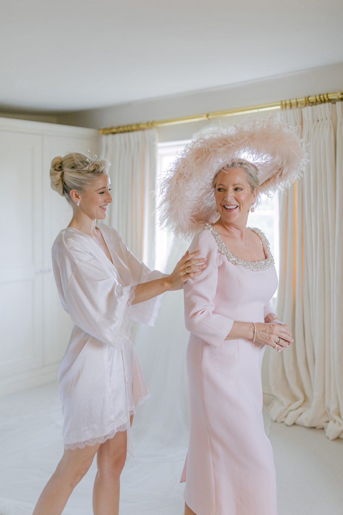 The Chicest Mother Of The Bride Outfits - The Wedding Edition
