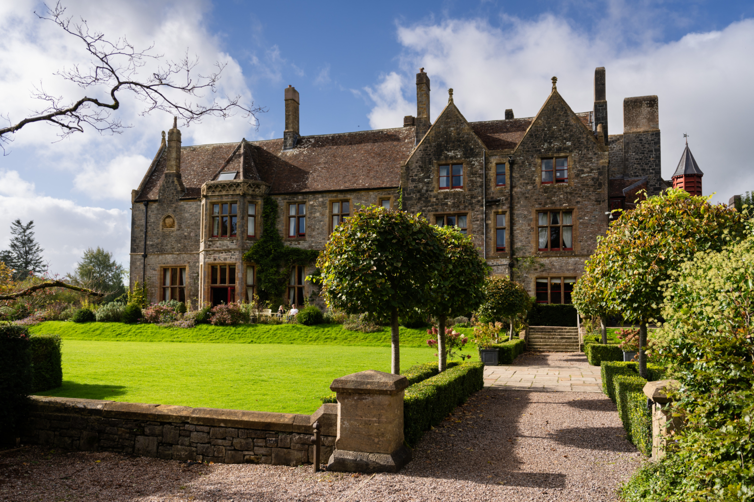 Inside: A Quintessentially English Countryside Wedding - The Wedding ...