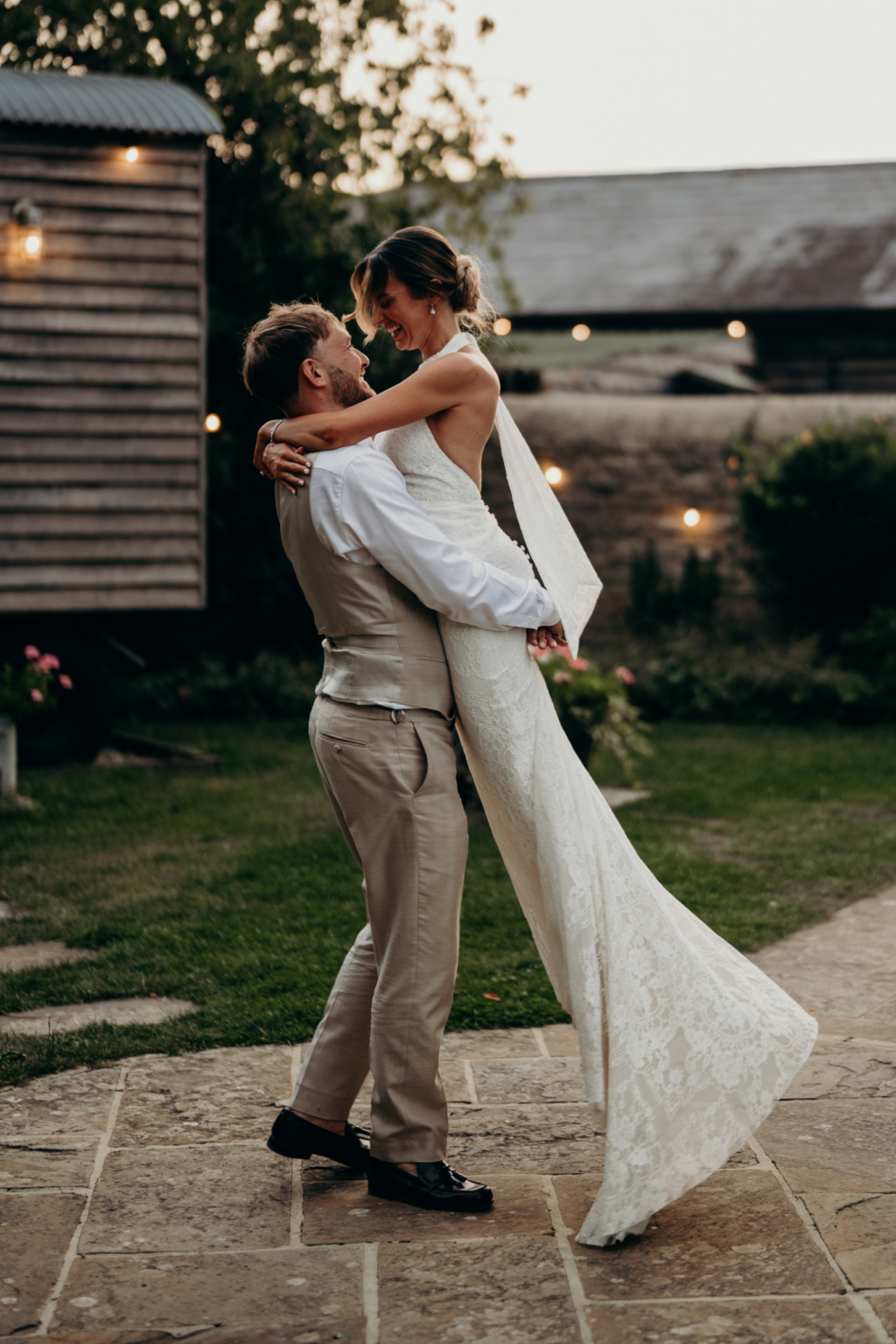 10 Beautiful Non-Religious Wedding Readings - The Wedding Edition